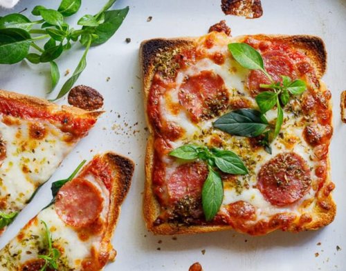 Easy Pizza Toast - By the Recipes